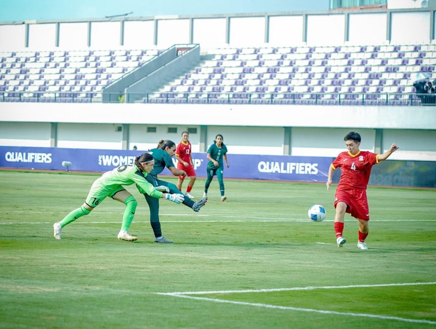 Women's football: Pakistan hopes to kick off new era [BBC ...