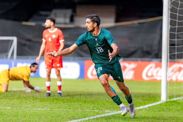 Umar, Harun fire Pakistan into Diamond Jubilee Cup final ...